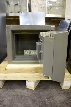 1214 Chatwood Milner Coffer - lackasafe