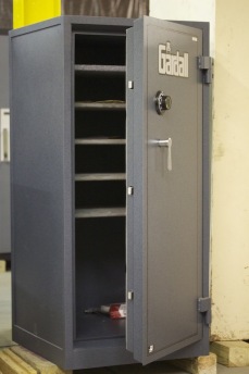 Gardall 4820 Large Fire Safe Showroom Model Safe - Lacka Safe New ...