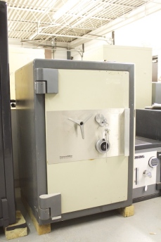 Used 3420 Chatwood Milner Safe Left Hand Swing - lackasafe