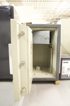 Used 3420 Chatwood Milner Safe Left Hand Swing - lackasafe