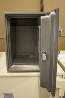 Small Fire Safe Used Brinks 1 Hour Protection - Lackasafe