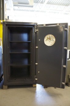 Used Chatwood Milner Safe 4620 Torchproof TRTL Powerful Diamond Pawn ...